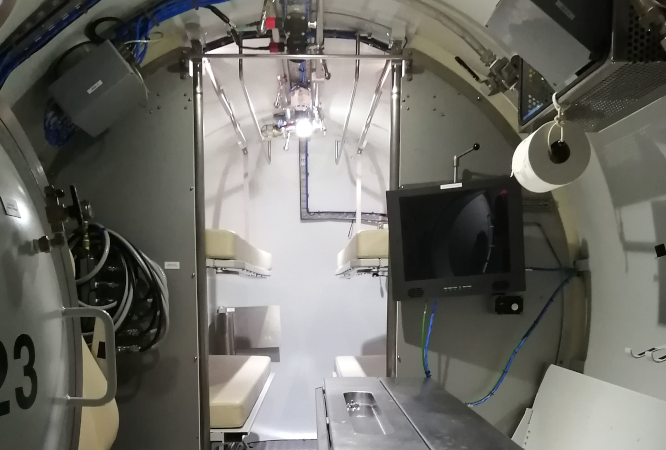 Deeply relaxed: efficient gas mixing solutions for diving in extreme ...